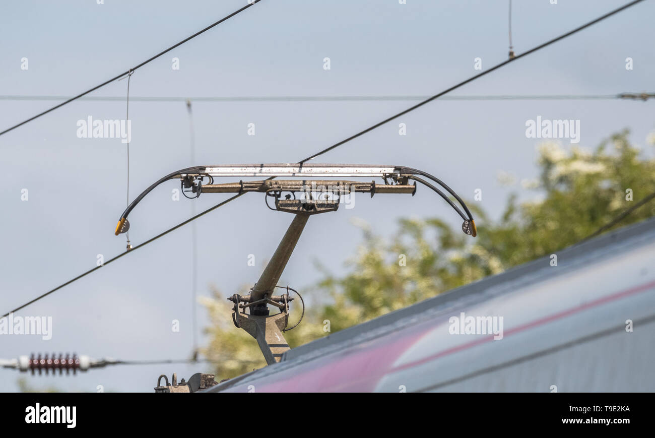 Bras pantographe unique utilisé sur l'exploitation des trains sur la ...