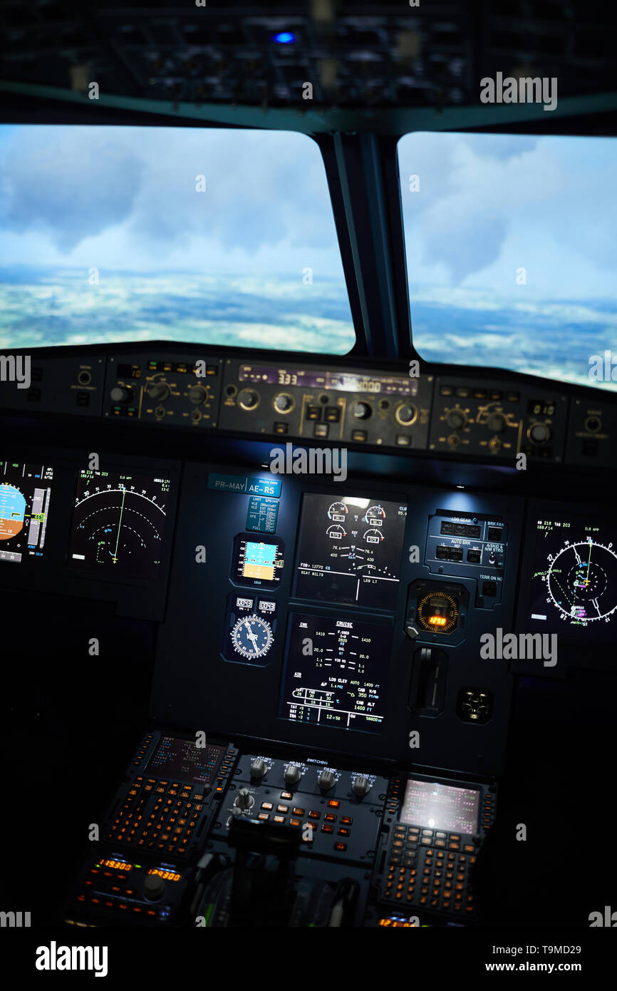 Avion pilote volant vol cockpit Banque de photographies et d’images à ...