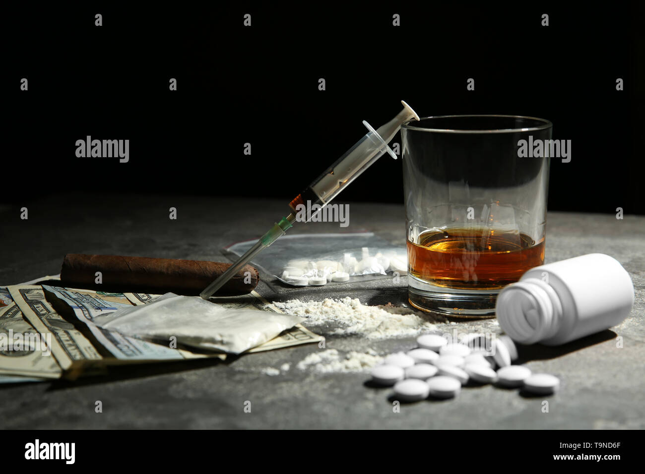 Alcool et drogues Banque de photographies et d’images à haute ...