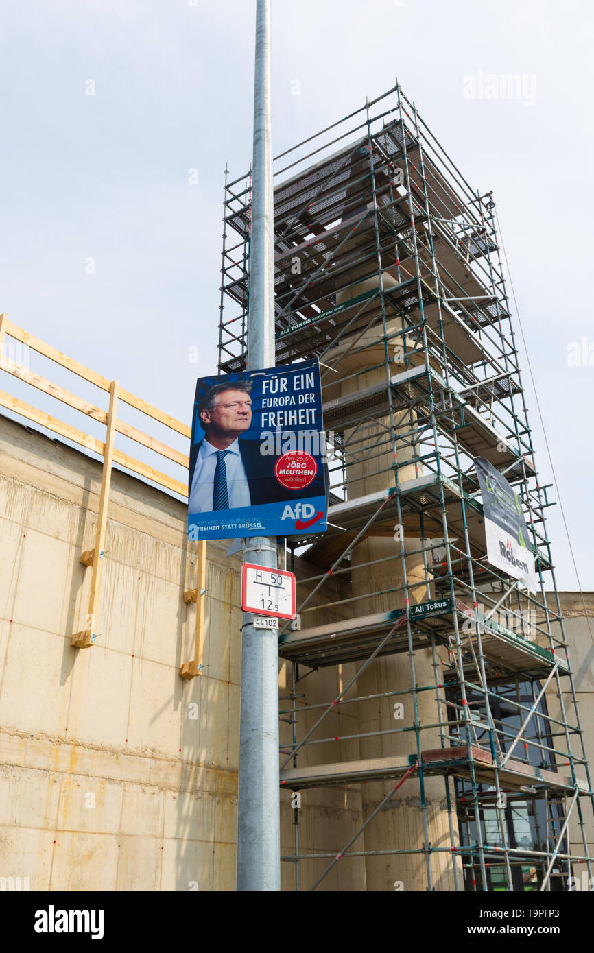 Affiche électorale de l'AFD en face de la nouvelle construction d'une ...