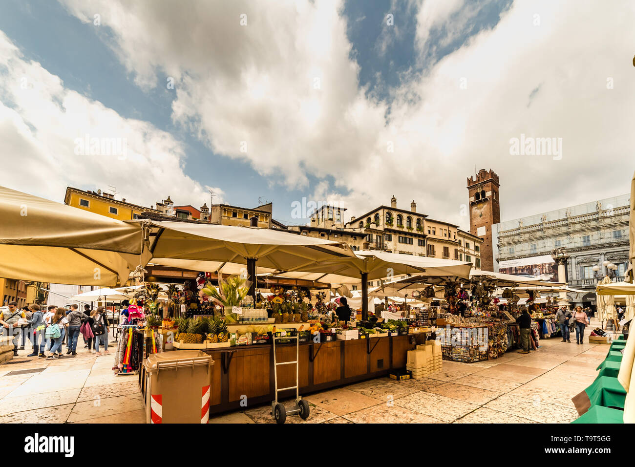 Piazzale delle erbe Banque de photographies et d’images à haute ...