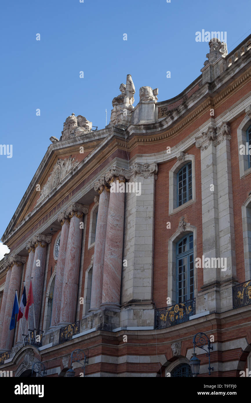 Fronton triangulaire Banque de photographies et d’images à haute ...