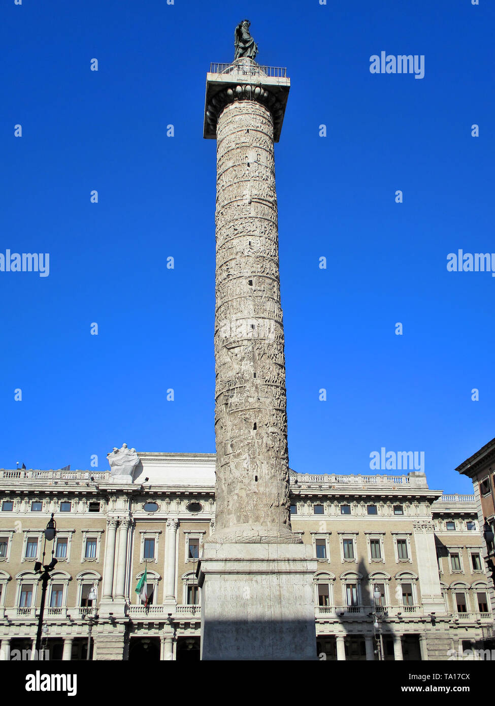 La colonne de Trajan - un ancien monument triomphal romain en marbre ...
