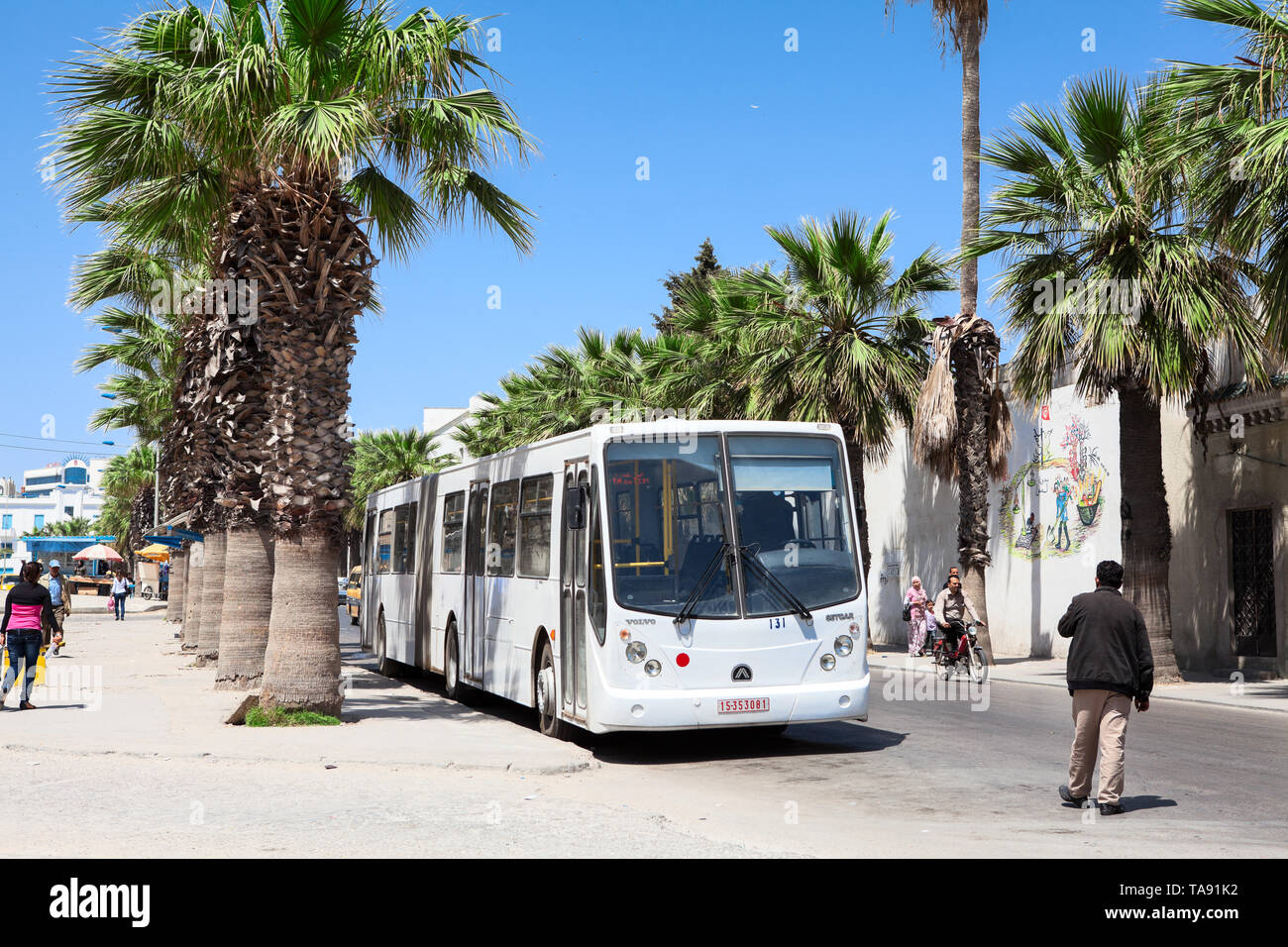 Le bus est un transport public urbain en Tunisie. Afrique Photo Stock ...