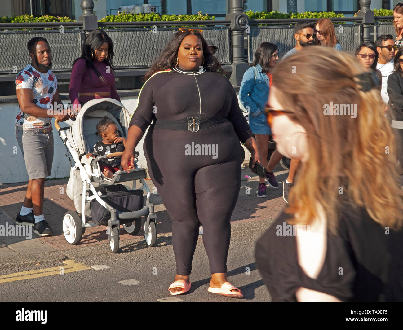 Obese fat woman black Banque de photographies et d’images à haute ...