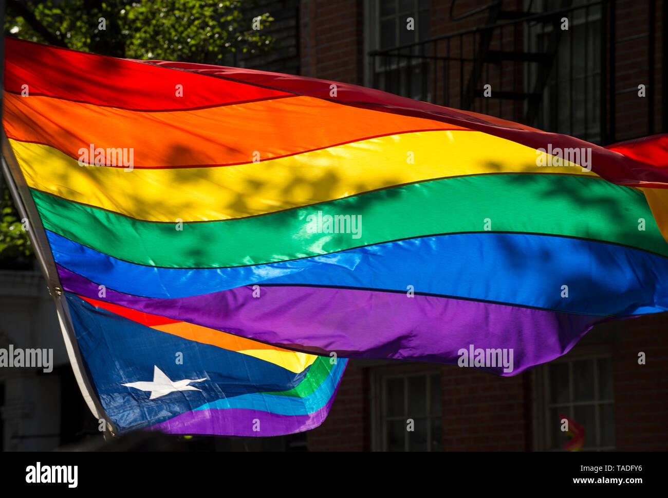 Gay pride flag Banque de photographies et d’images à haute résolution ...