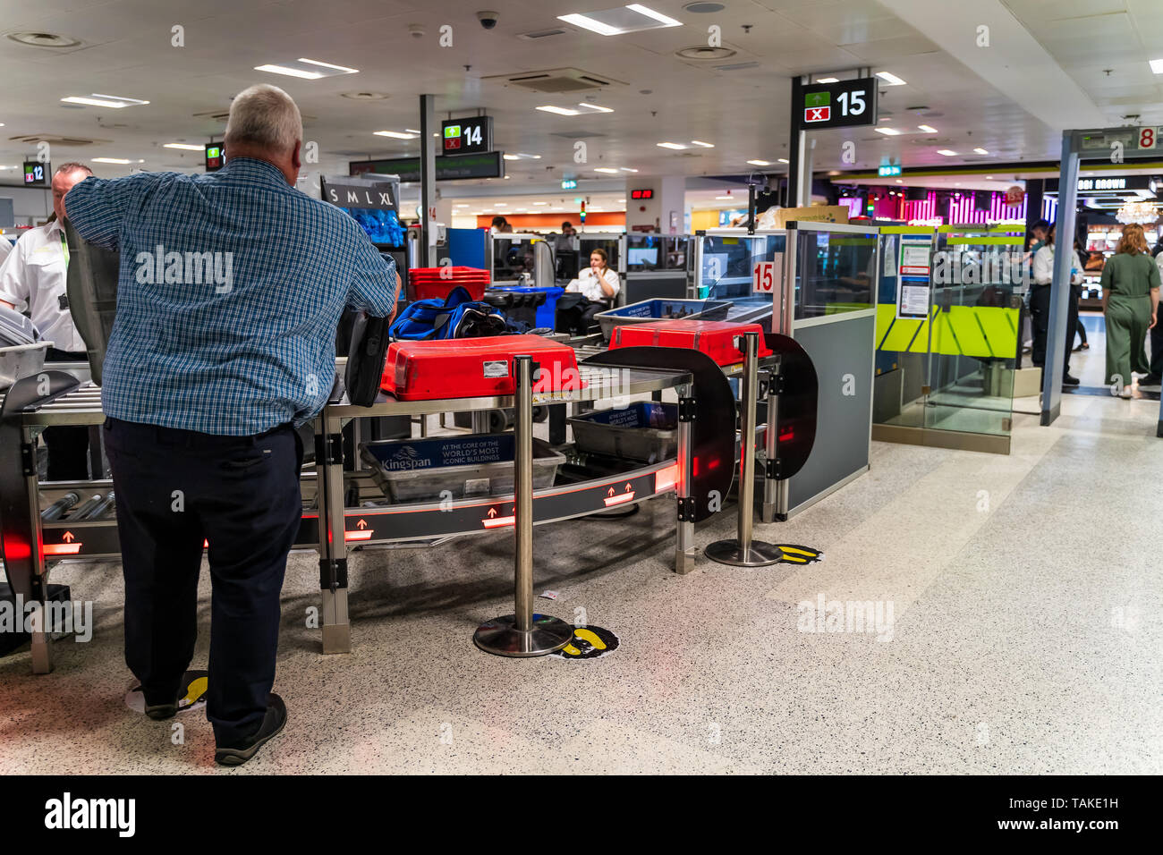 Inspection filtrage aéroport Banque de photographies et d’images à ...