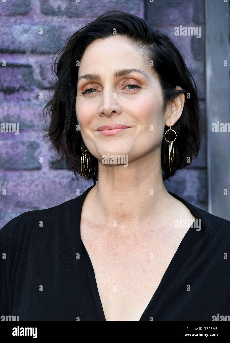 Jessica jones carrie anne moss Banque de photographies et d’images à ...