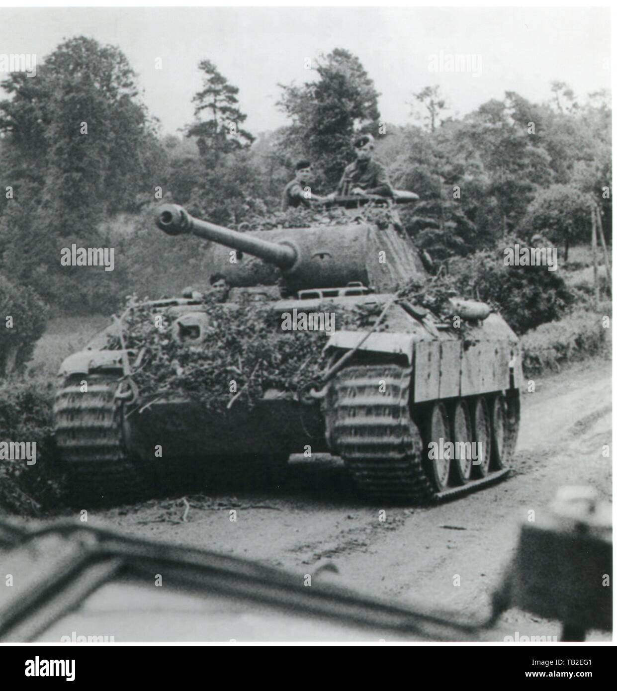 Tank panthère sur une route de normandie 1944 Banque de photographies ...