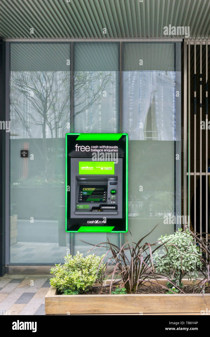 Automated cash machine Banque de photographies et d’images à haute ...