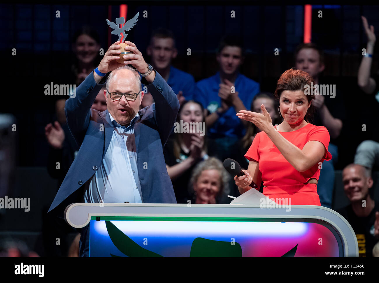 05 juin 2019, Berlin : Le modérateur Eva-Maria Lemke présente Stefan ...