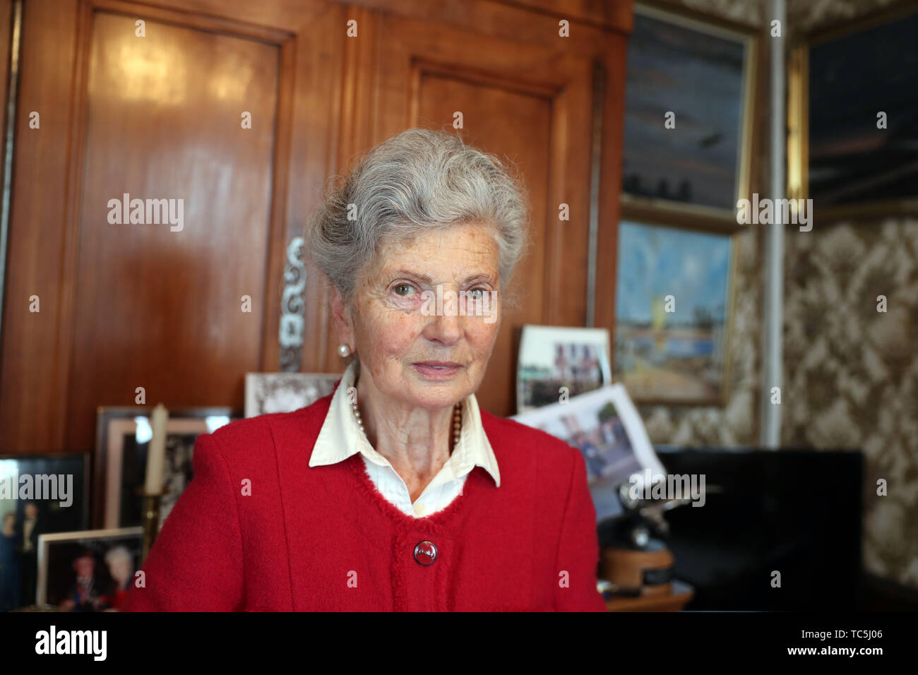 Arlette GondrŽe dans son café à côté de Pegasus Bridge, lors des ...