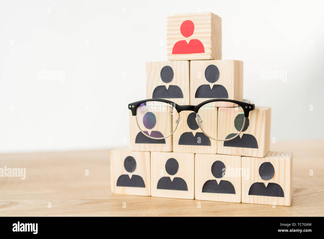 Hierarchy pyramid Banque de photographies et d’images à haute ...