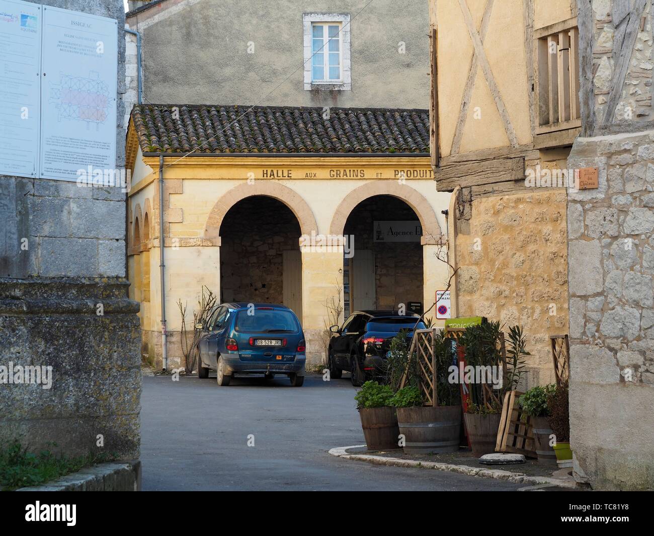 Issigeac Village Banque d'image et photos - Alamy