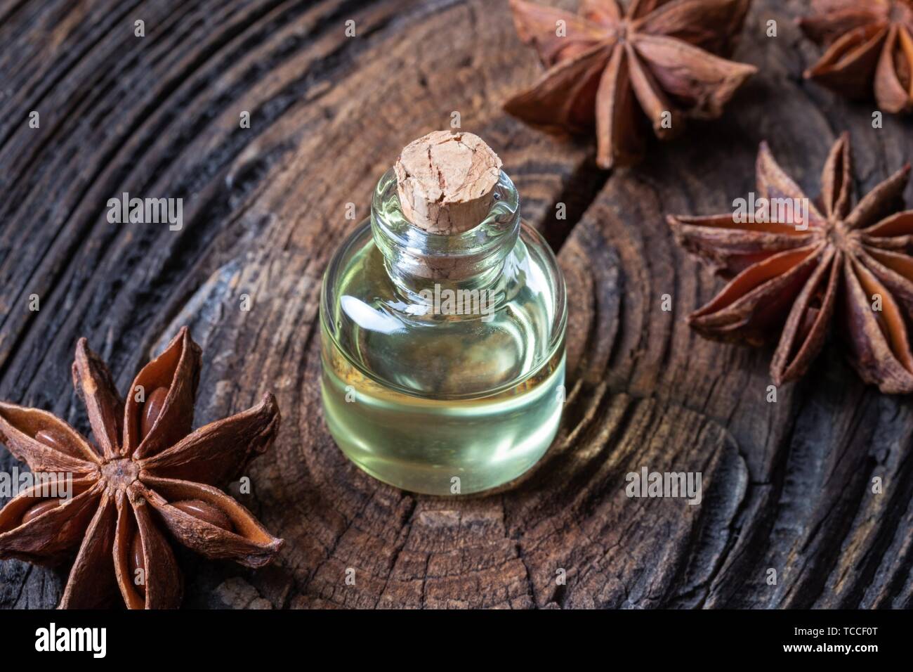 Bottle of anis Banque de photographies et d’images à haute résolution ...