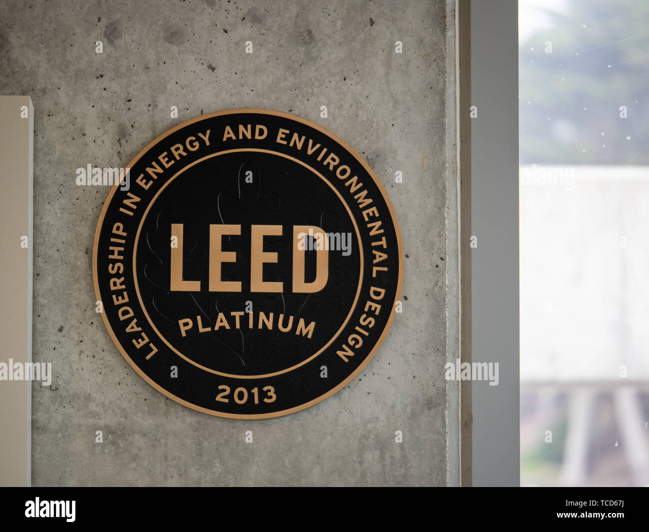 Certification des bâtiments LEED platine sur mur en béton sur le ...