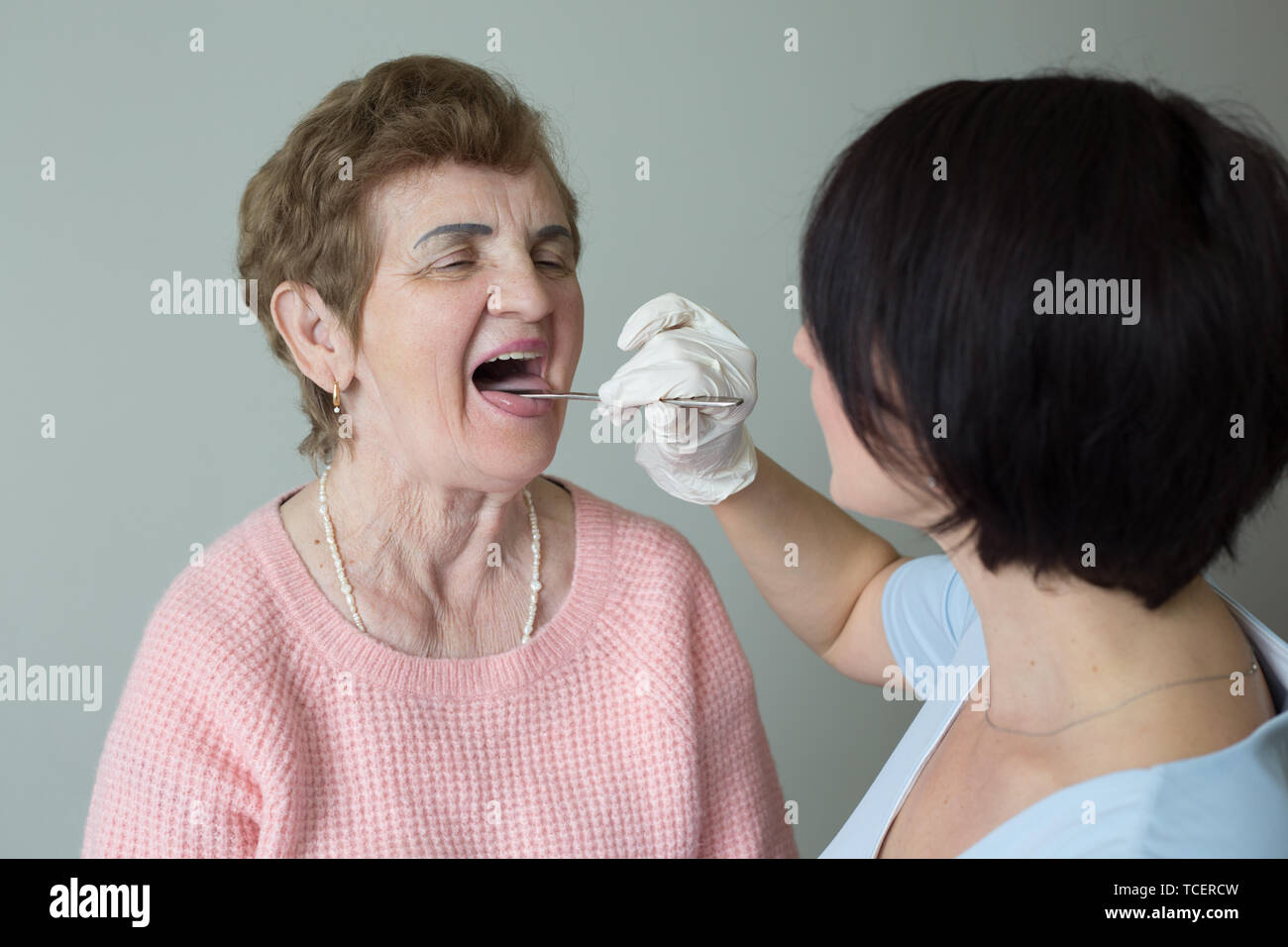 Examen Médical Femme Banque De Photographies Et Dimages à Haute