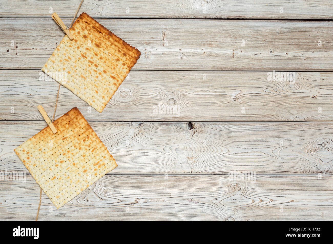 Le pain azyme de la Pâque traditionnelle juive Photo Stock - Alamy