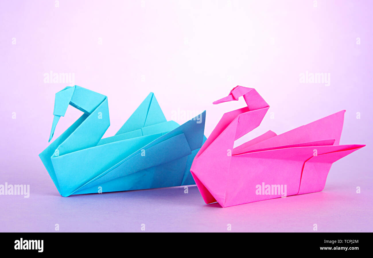 Cygnes origami Banque de photographies et d’images à haute résolution ...