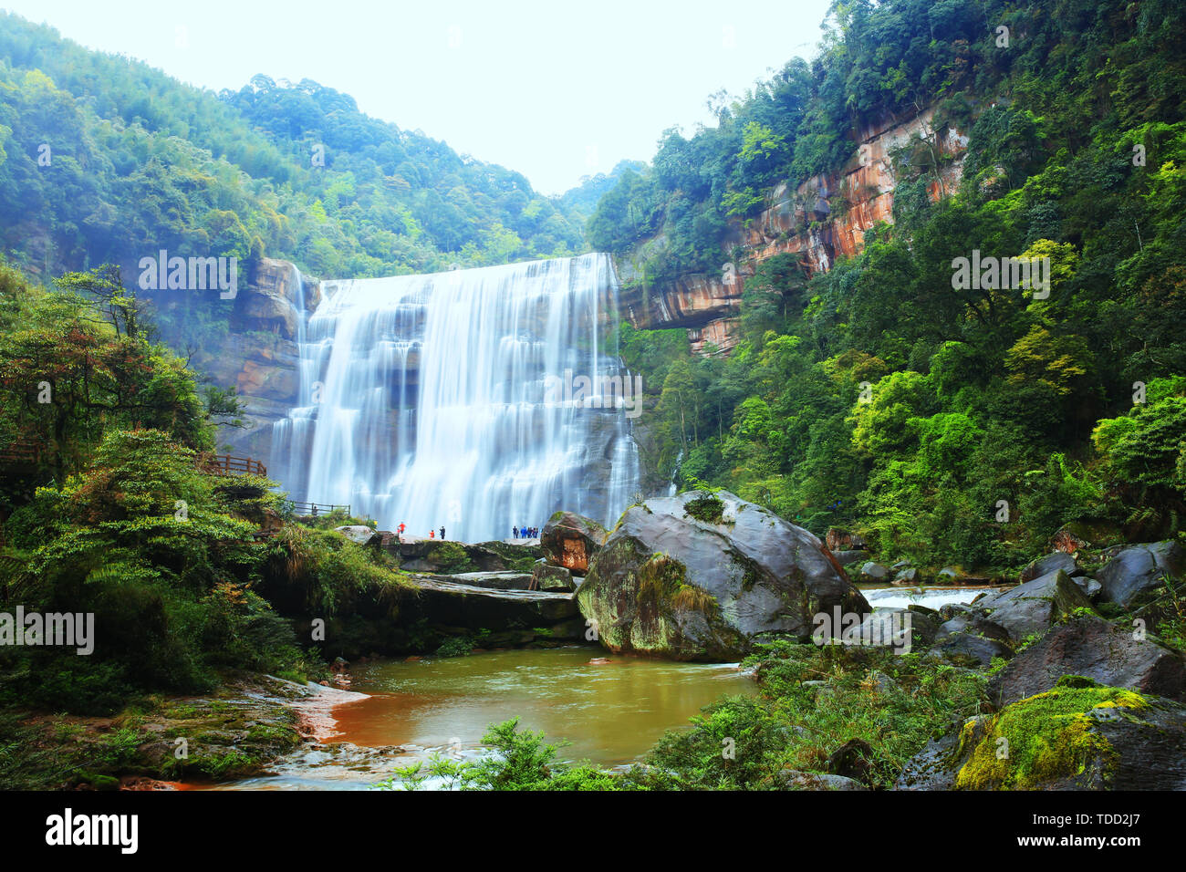 Danxia falls Banque de photographies et d’images à haute résolution - Alamy