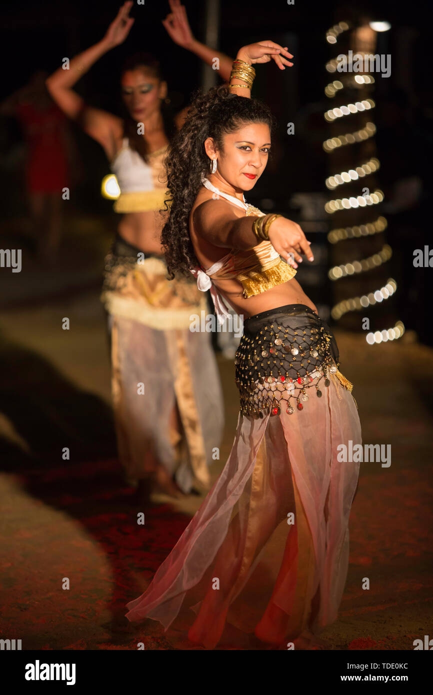 Dance arabe Banque de photographies et d’images à haute résolution - Alamy