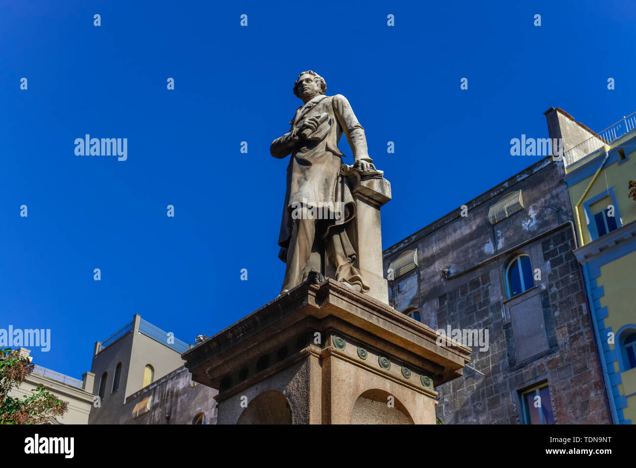 Vincenzo bellini monument Banque de photographies et d’images à haute ...