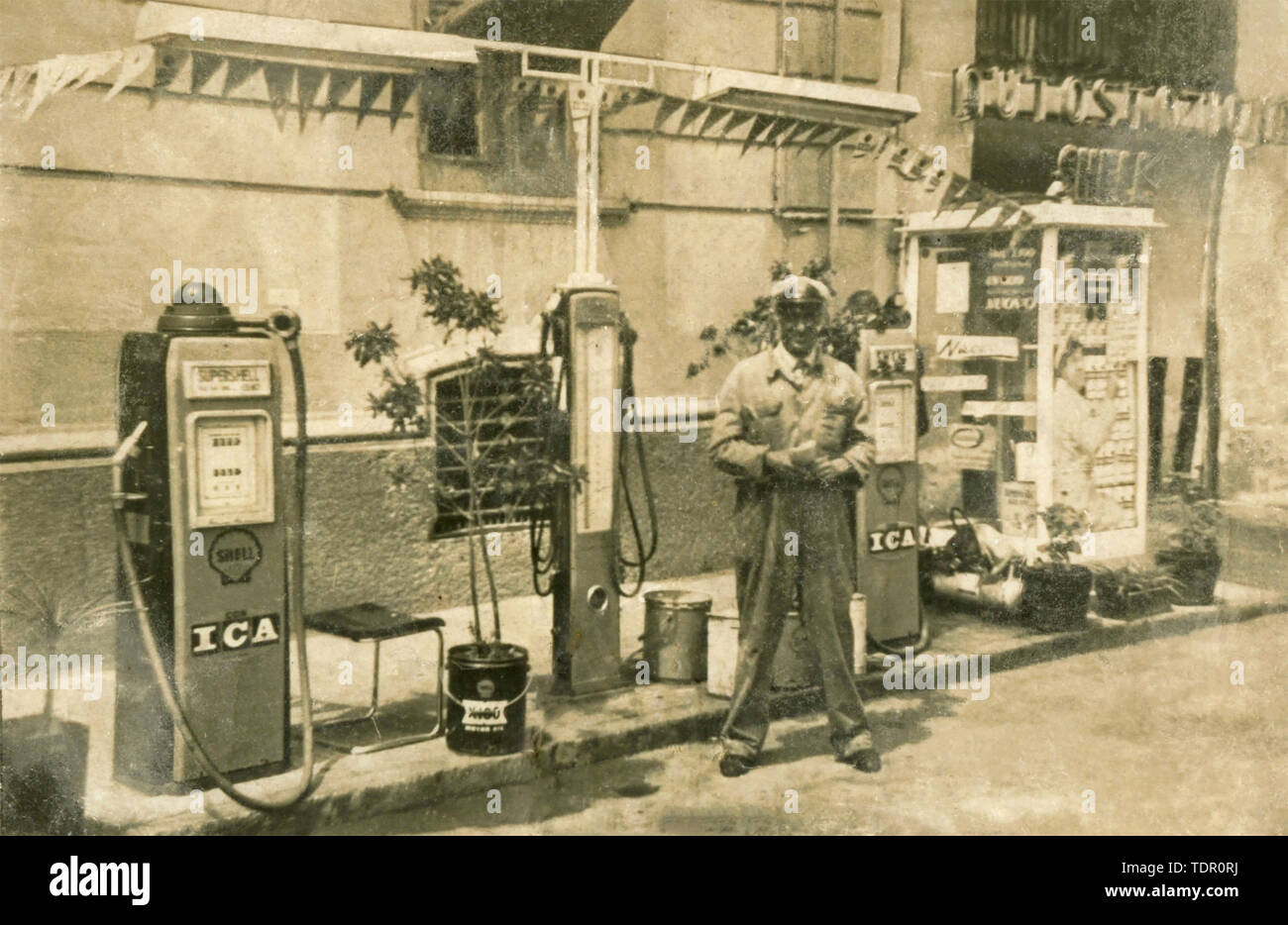 1960s gas station Banque de photographies et d’images à haute ...