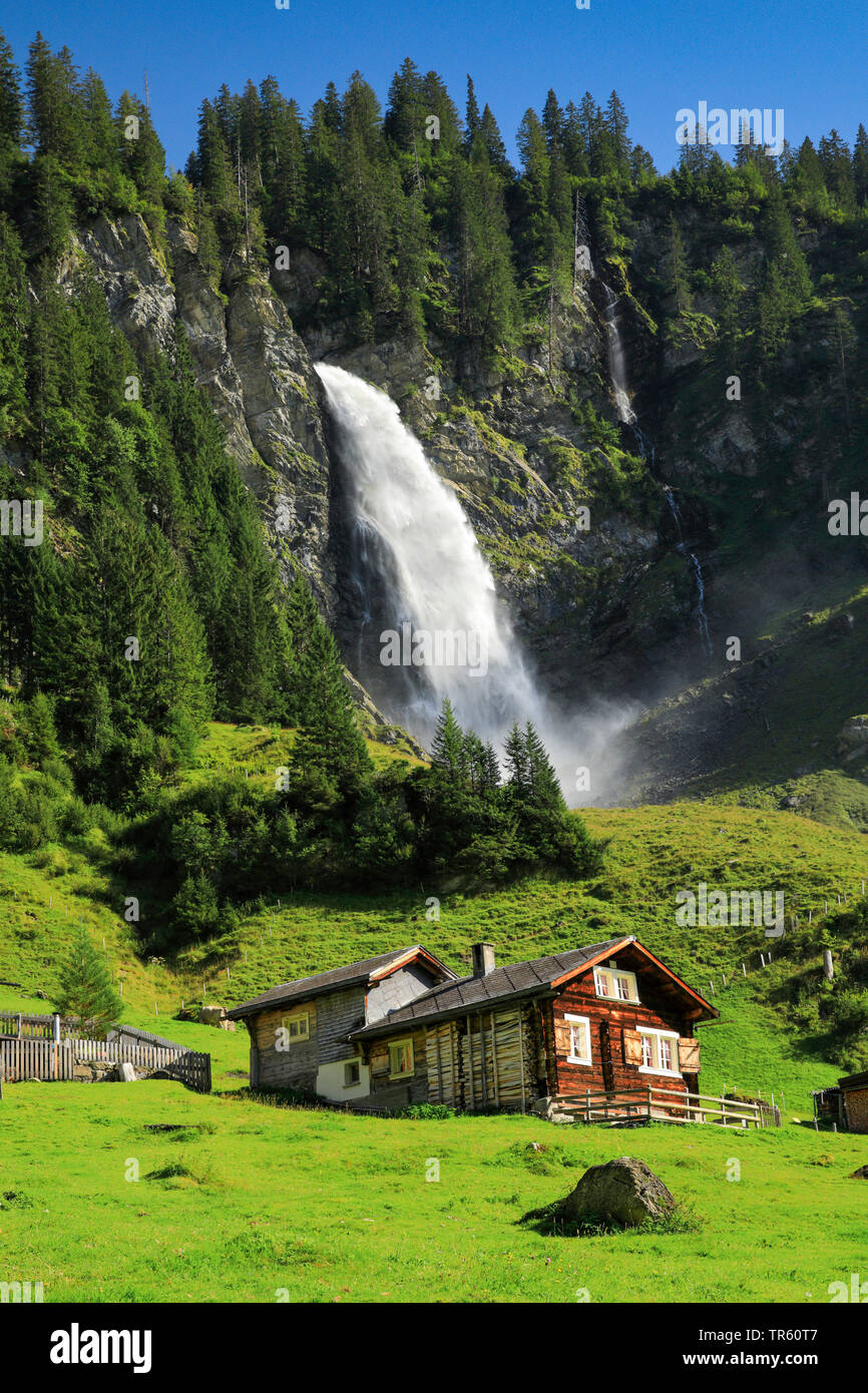 Maisons dans la cascade Banque de photographies et d’images à haute ...