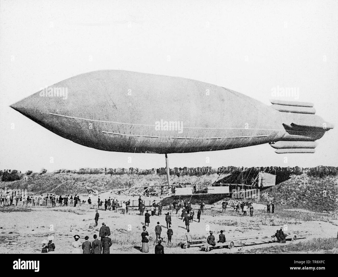 Ville de paris dirigeable vintage Banque de photographies et d’images à ...