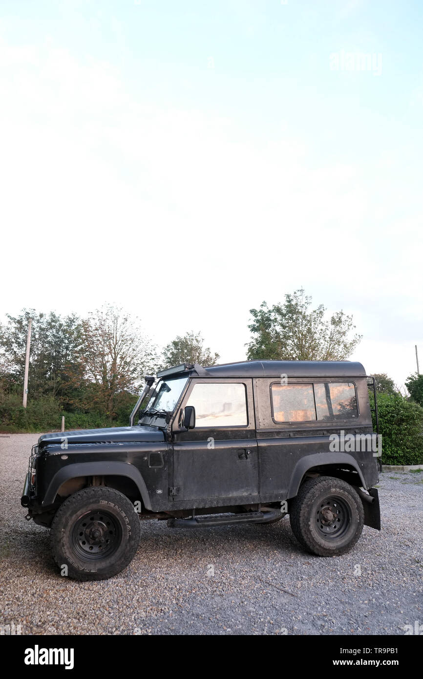 Land rover defender short base Banque de photographies et d’images à ...