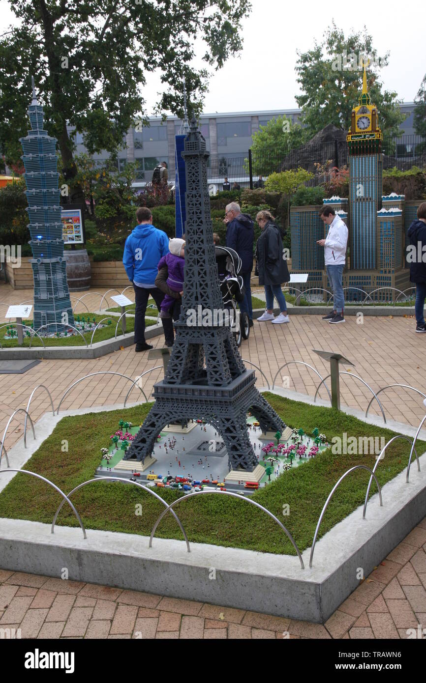 Tour eiffel lego Banque de photographies et d’images à haute résolution - Alamy