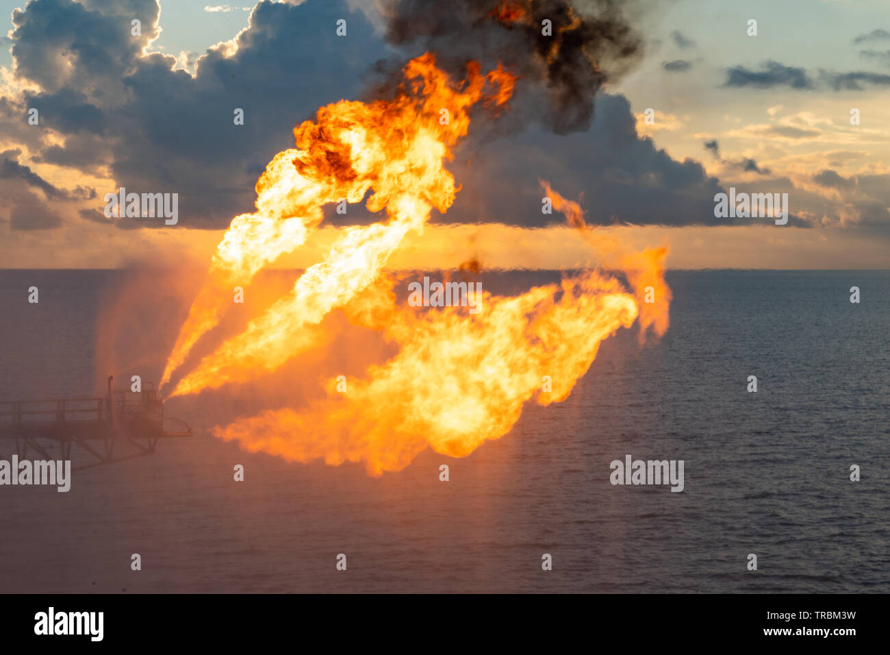 Bien tester le fonctionnement (à la torche) d'un forage de pétrole et ...