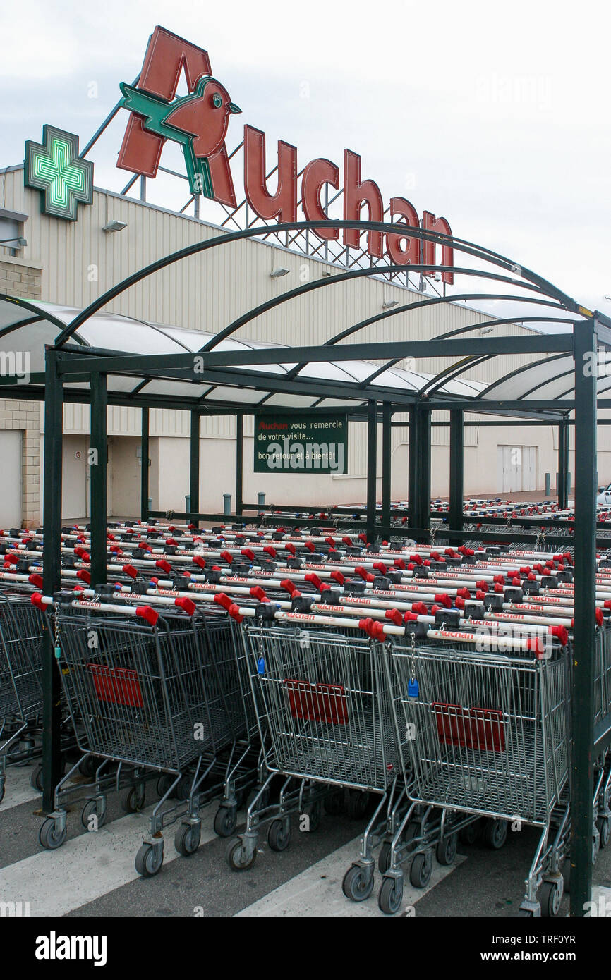 Auchan Hypermarché Banque d'image et photos - Alamy