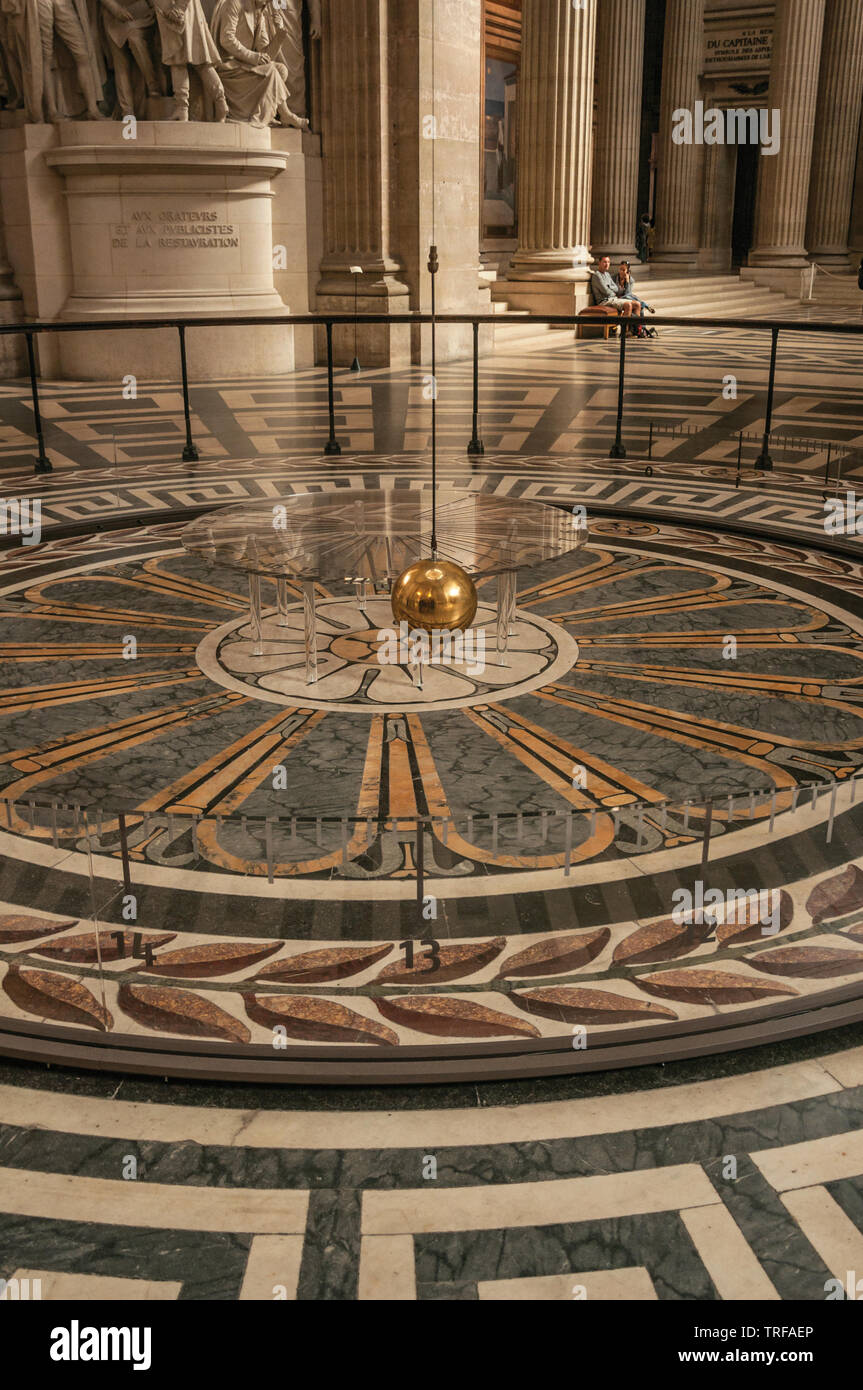 Pendule Foucault Au Panthéon De Paris Banque d'image et photos - Alamy