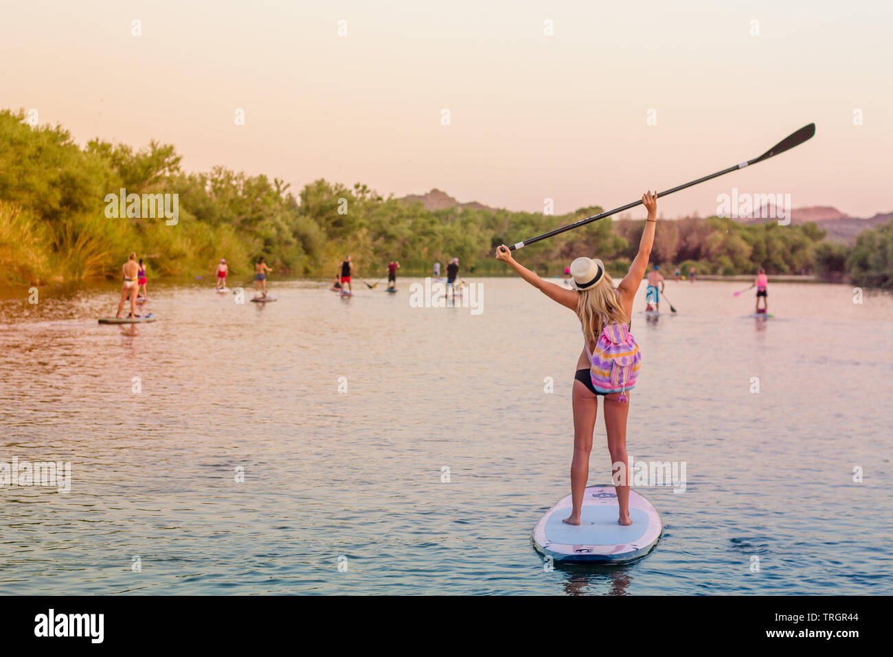 Girl on paddle board Banque de photographies et d’images à haute ...