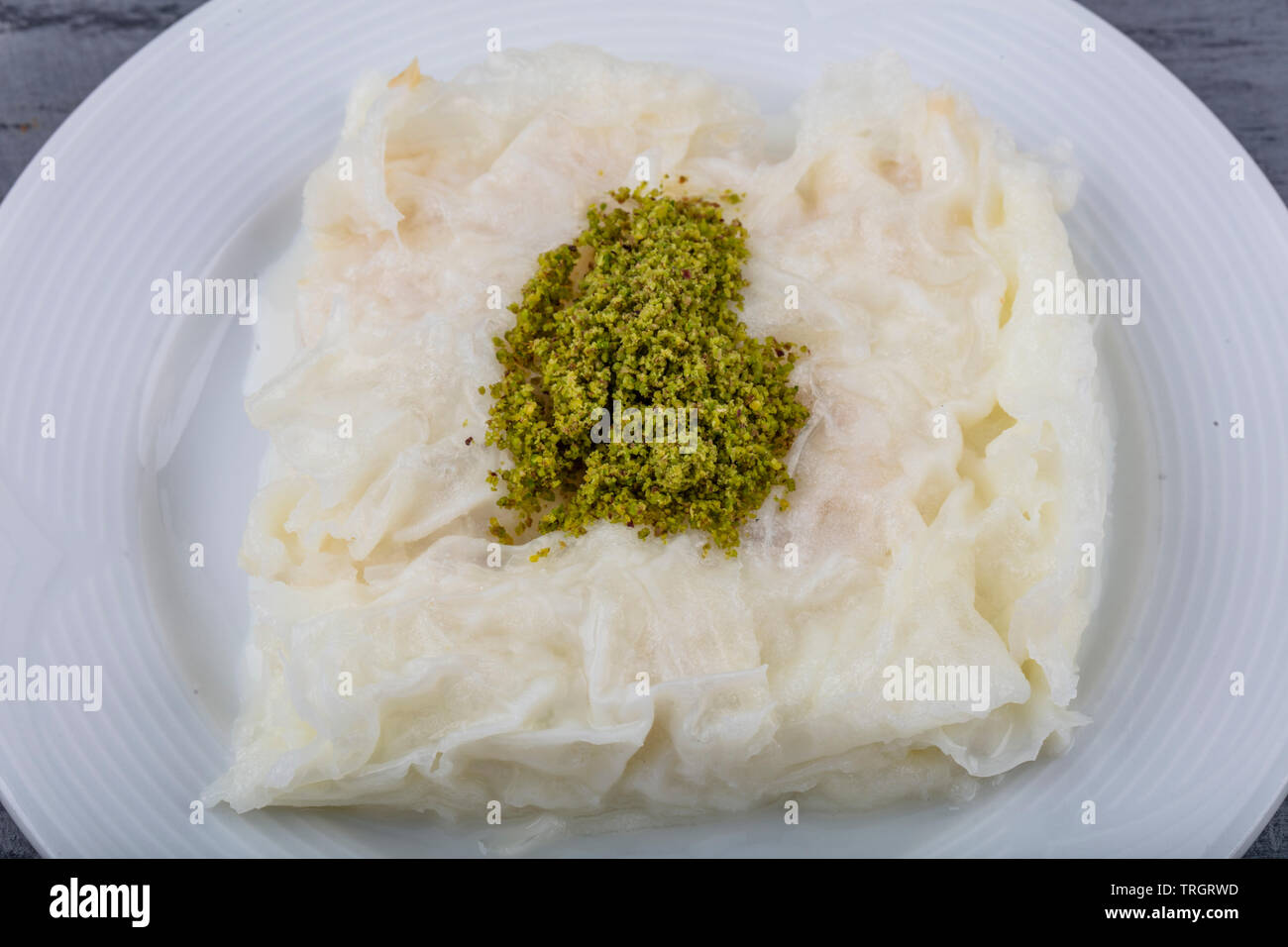 Le turc et l'Arabe Ramadan dessert traditionnel avec Gullac pistache ...