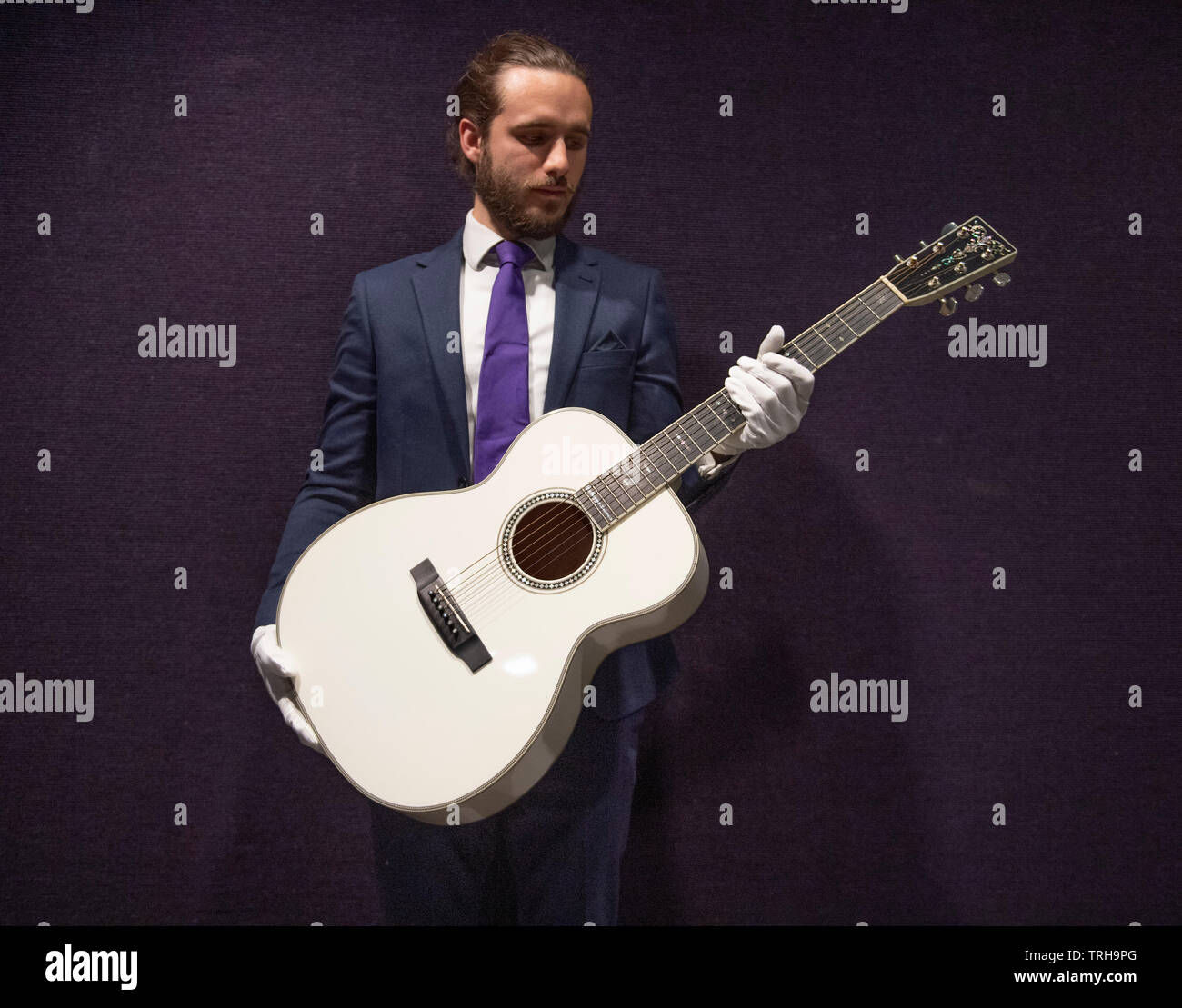 Eric clapton guitare acoustique Banque de photographies et d’images à haute résolution - Alamy