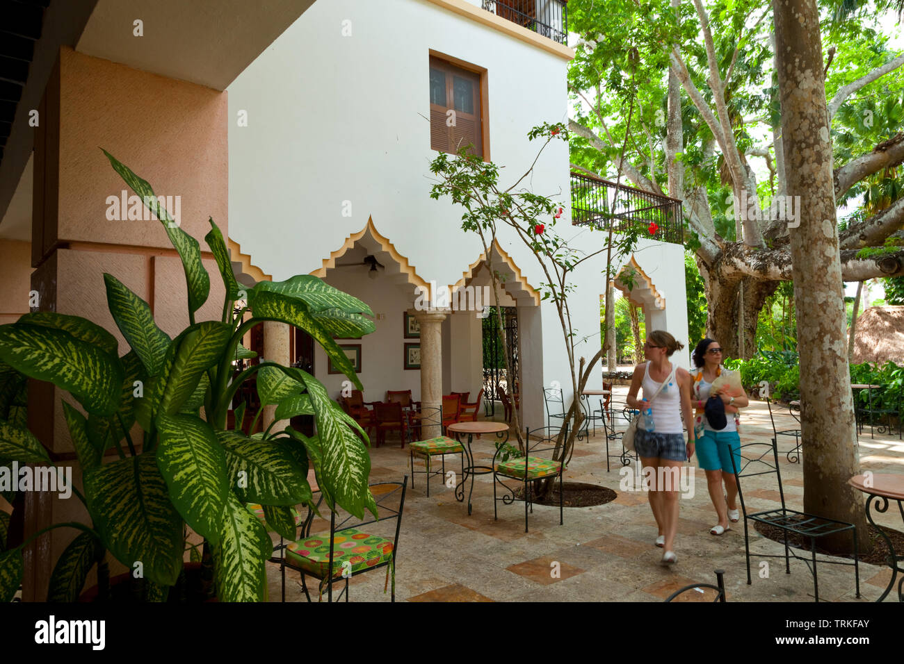 Hôtel Mayaland. Yacimiento Arqueológico Maya de Chichén Itzá. Estado de ...