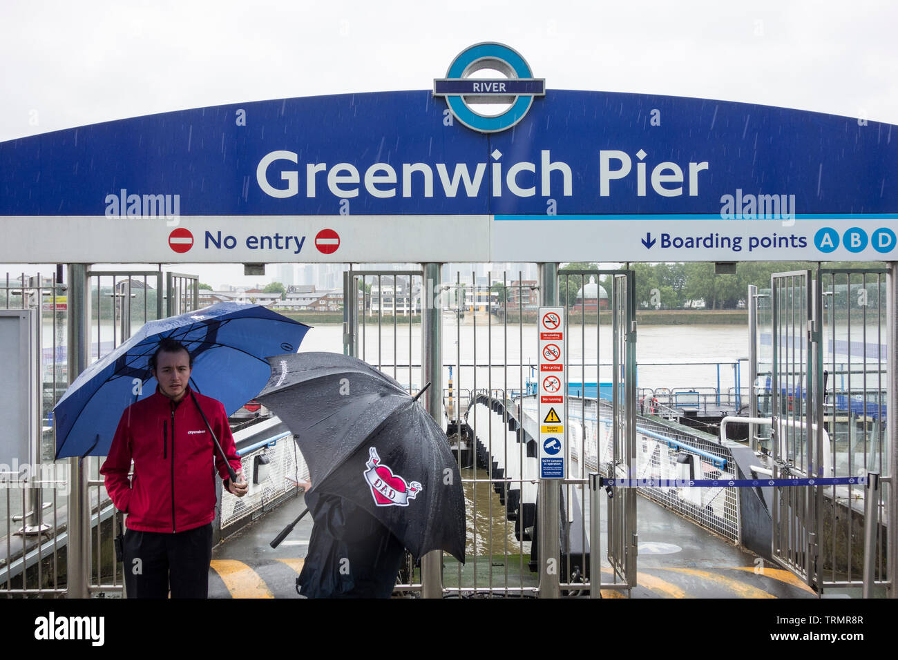 Greenwich Pier point d'embarquement sur la rive sud de la Tamise dans le quartier Royal de ...