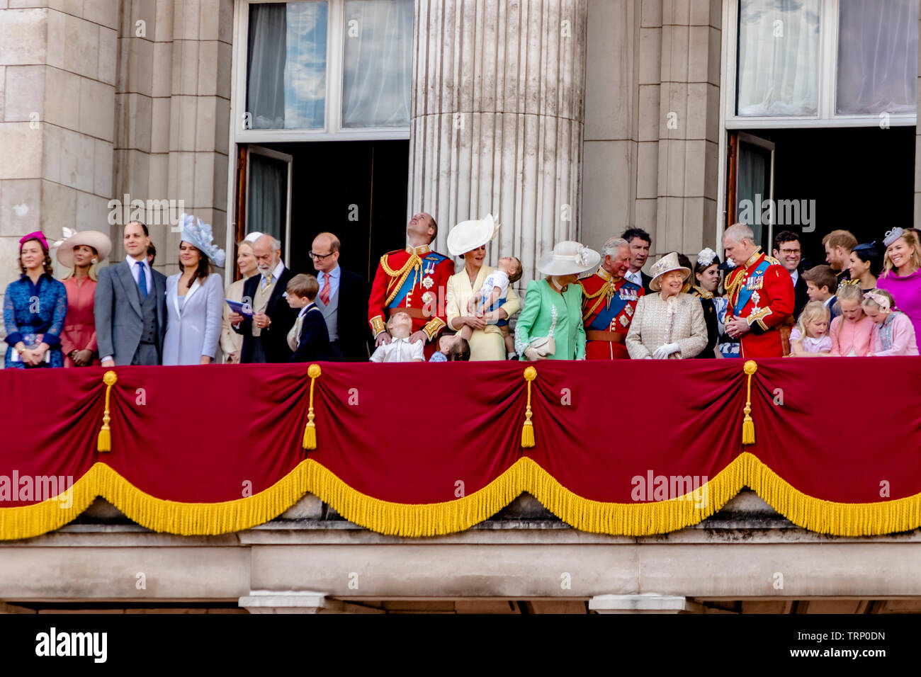 Royal family balcony buckingham palace Banque de photographies et d ...