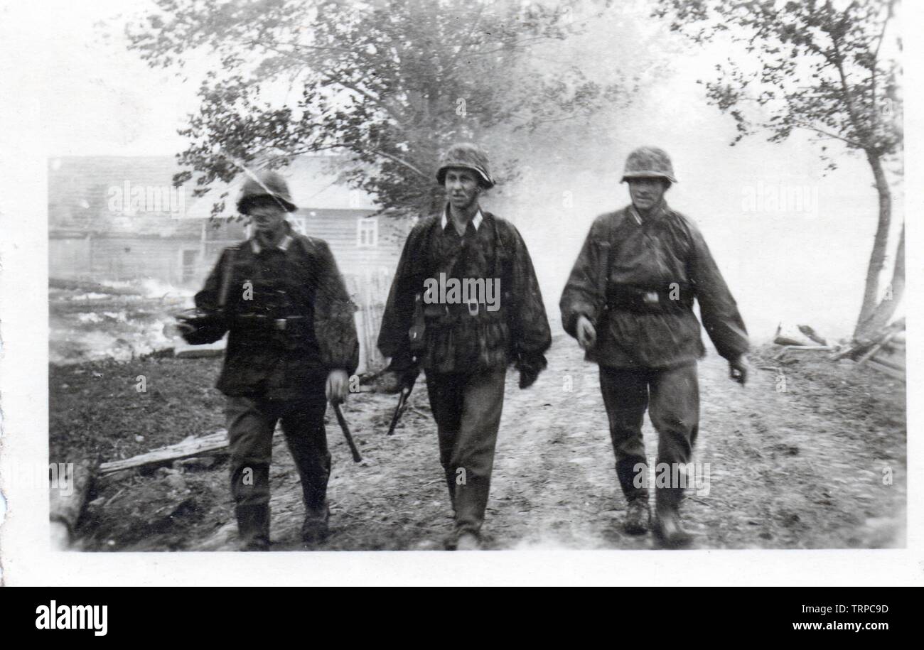 Waffen ss men in camouflage Banque de photographies et d’images à haute ...