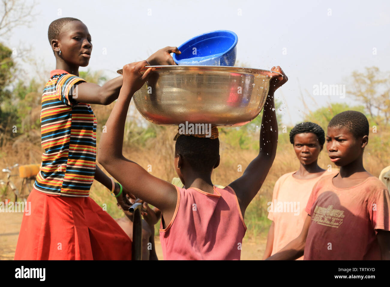 Porteuse eau Banque de photographies et d’images à haute résolution - Alamy