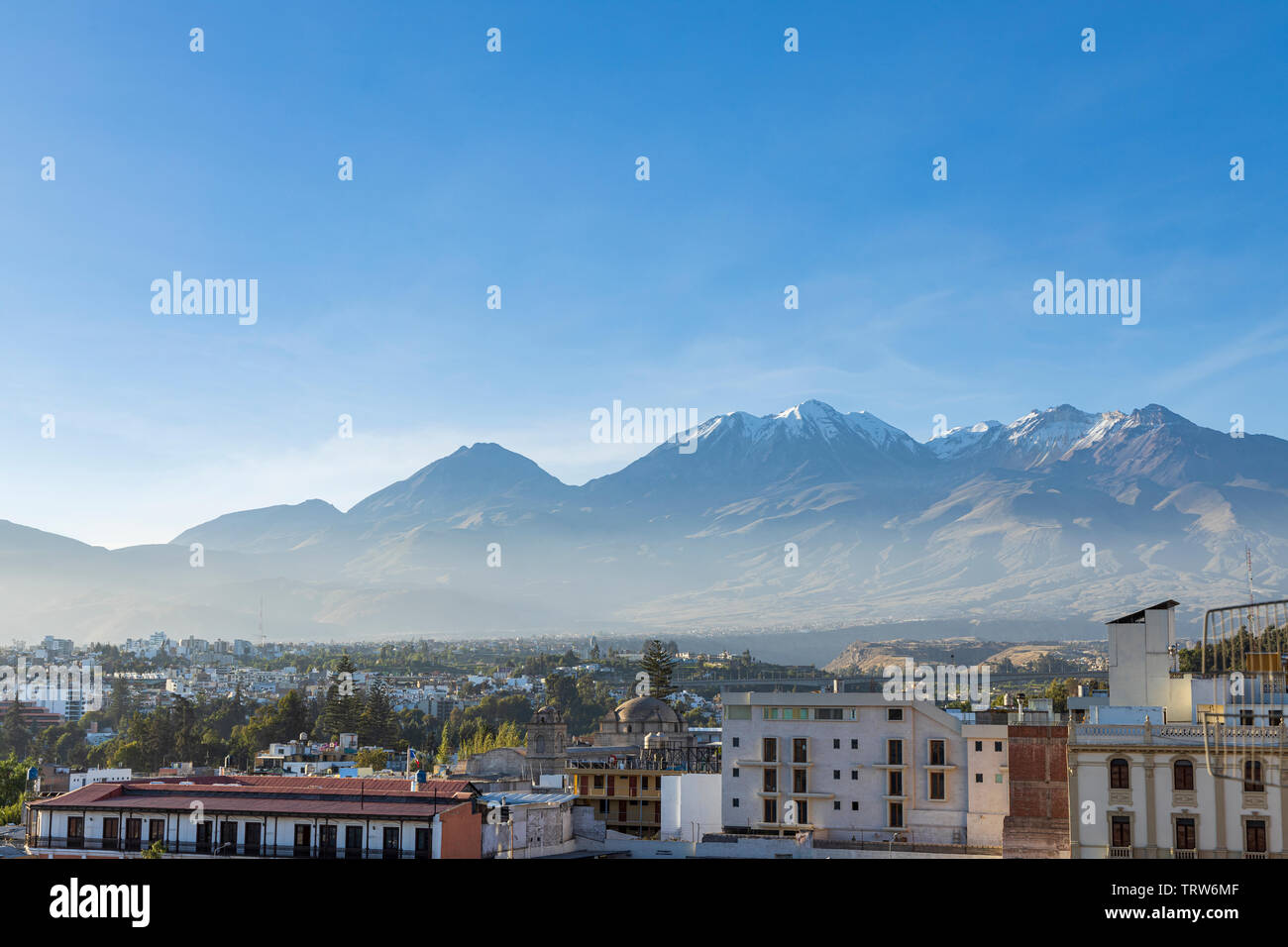 Volcan chachani Banque de photographies et d’images à haute résolution ...