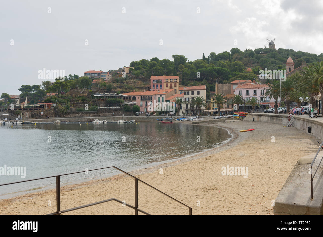 La vieille ville de Collioure, France, une ville balnéaire populaire ...