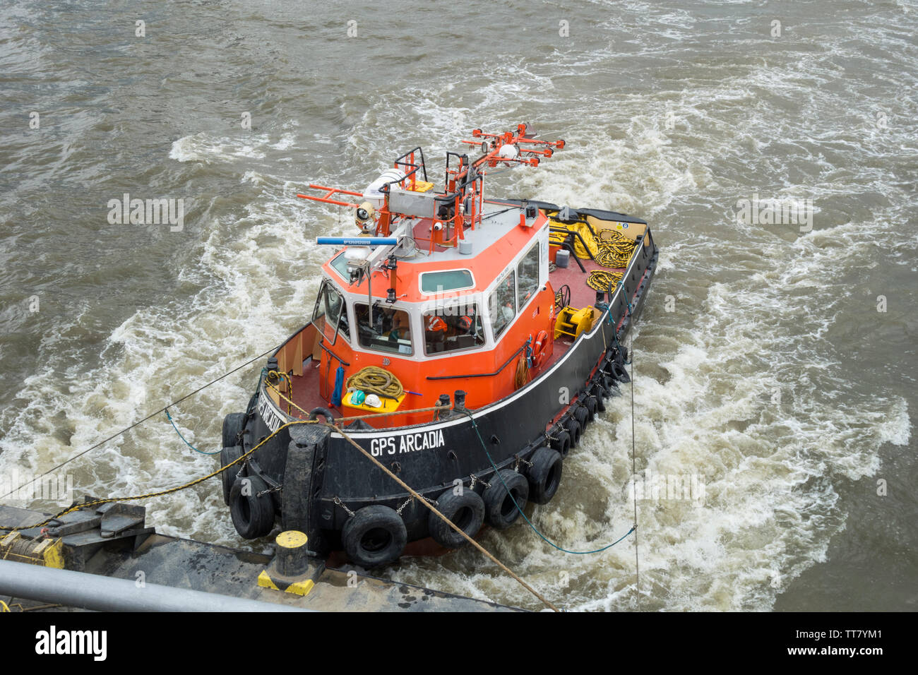 Remorqueur et barges Banque de photographies et d’images à haute ...