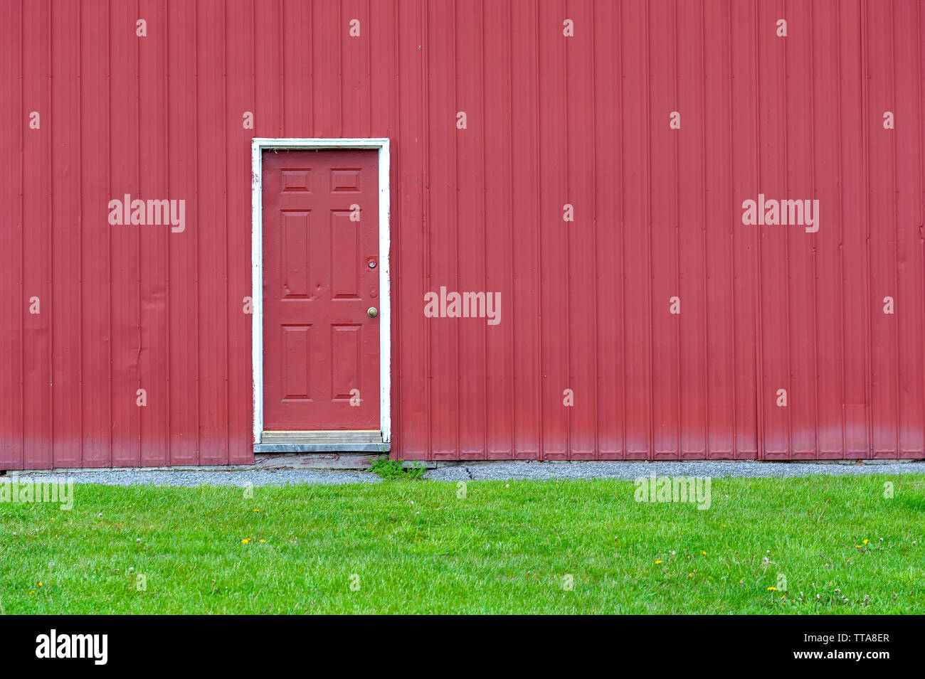Porte industrielle rouge Banque de photographies et d’images à haute ...