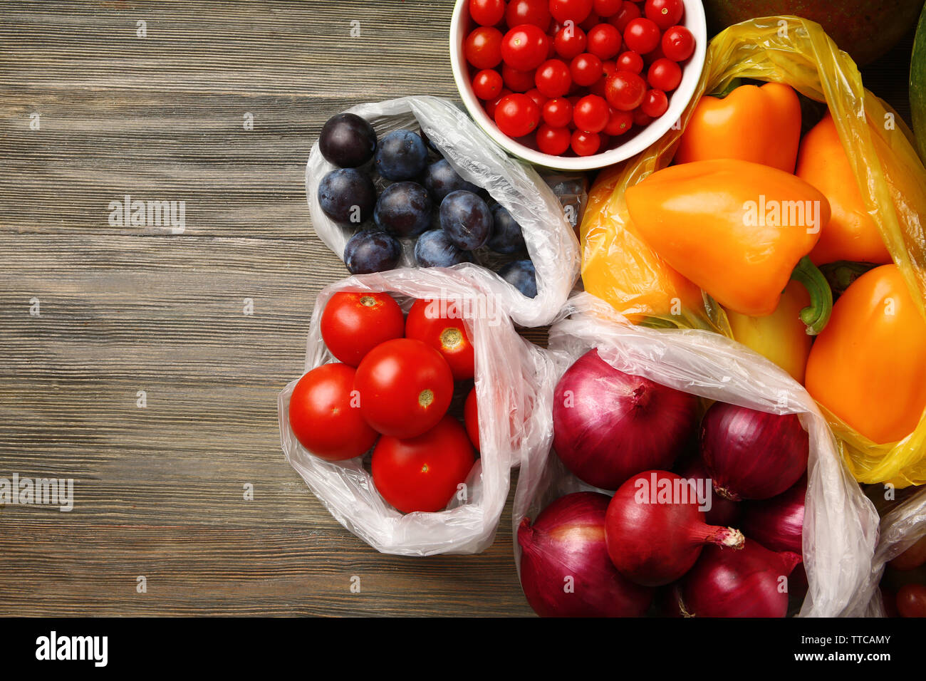 Les fruits et légumes sur le tableau Photo Stock - Alamy
