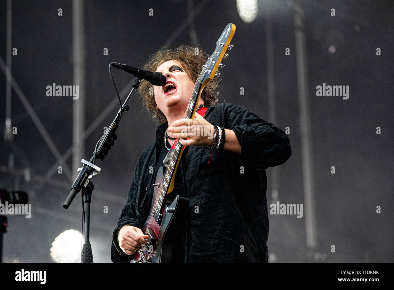 Simon gallup Banque de photographies et d’images à haute résolution - Alamy
