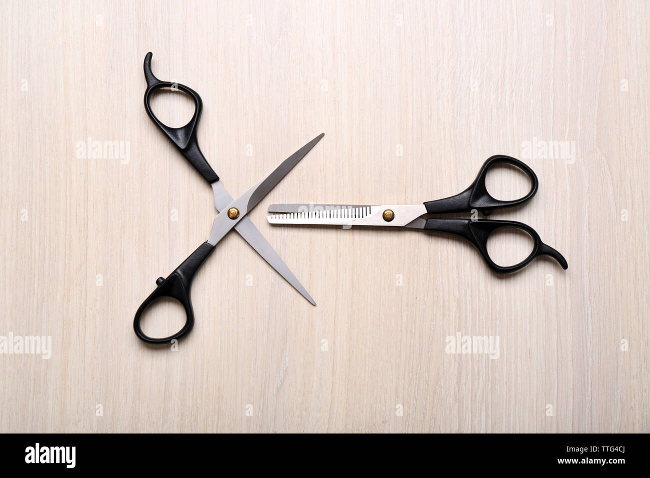 Deux ciseaux Banque de photographies et d’images à haute résolution - Alamy