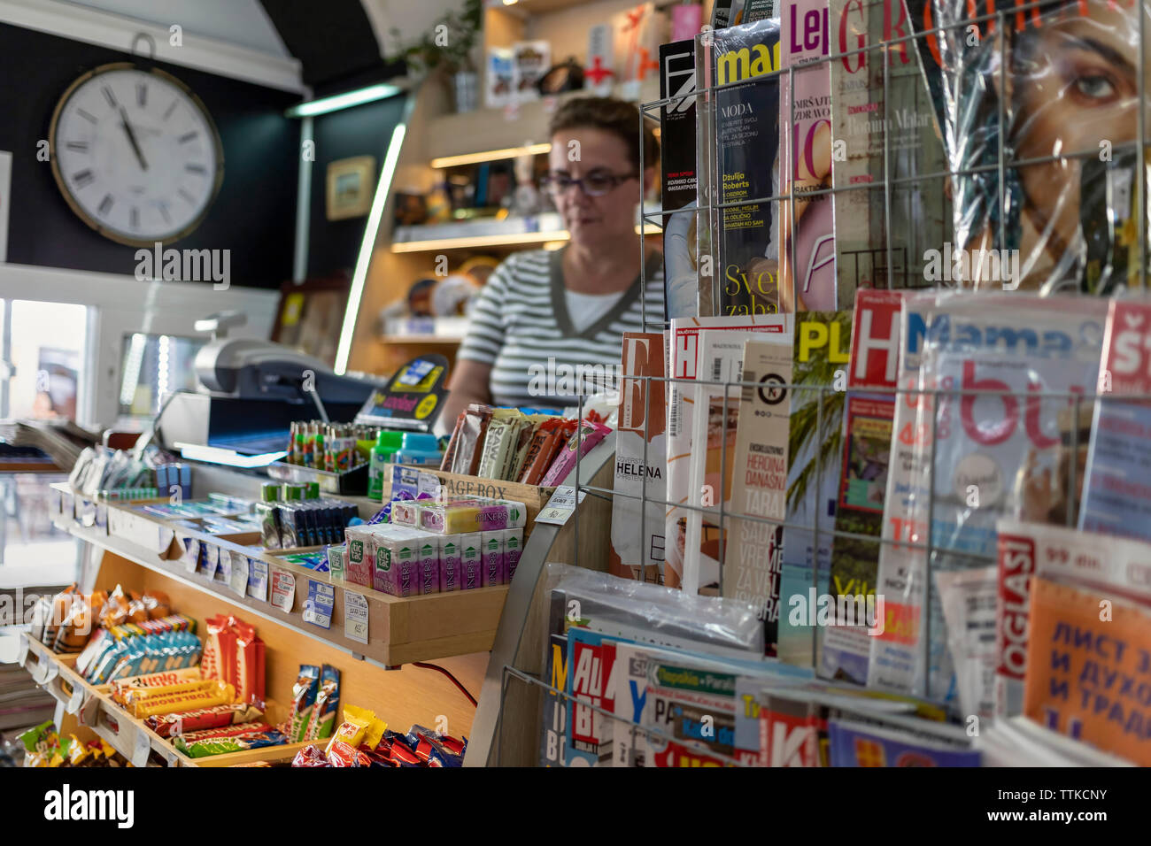 Kiosque de journaux Banque de photographies et d’images à haute ...